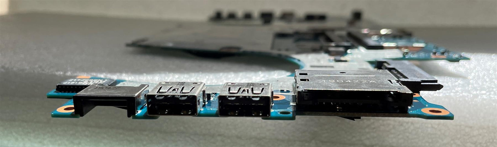 HP ZBook 15 G5 L48458-601 Intel Core i9-8950HK CPU AMD WX 4150 4GB Mot