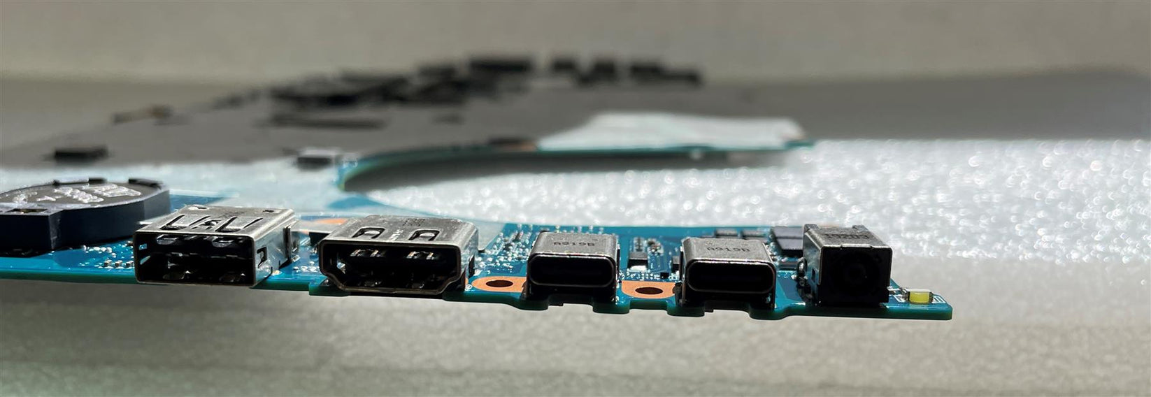 HP ZBook 15 G5 L48458-601 Intel Core i9-8950HK CPU AMD WX 4150 4GB Mot